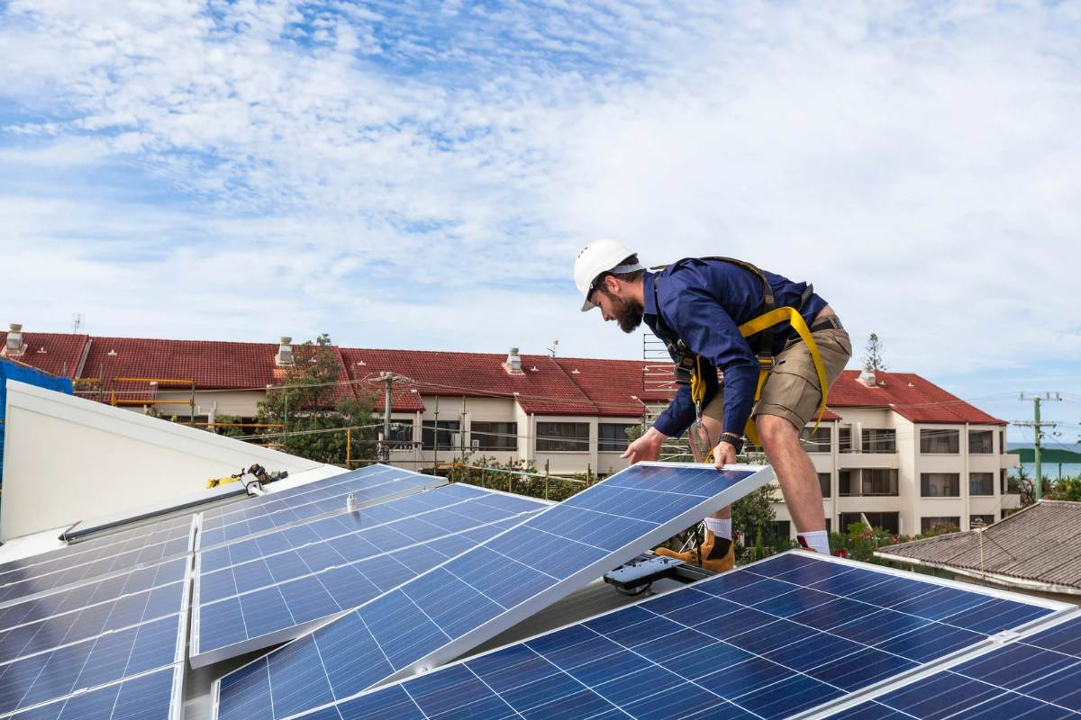 Solar Panel Removal: Best Practices for Removing Solar Panels Safely ...